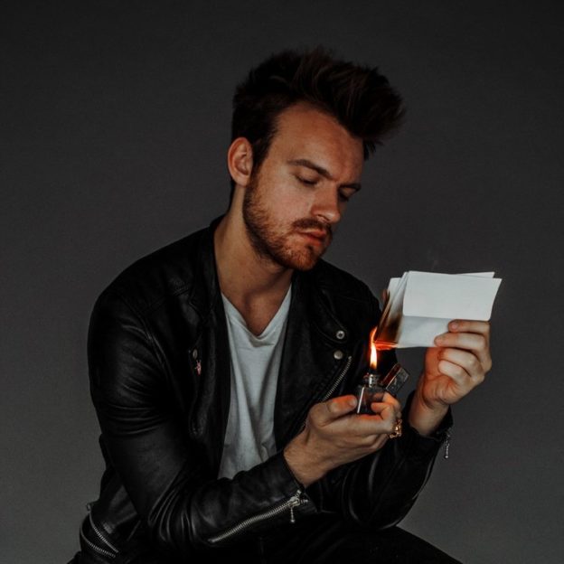 FINNEAS REVEALS CAPTIVATING NEW SINGLE "COLLEGE"